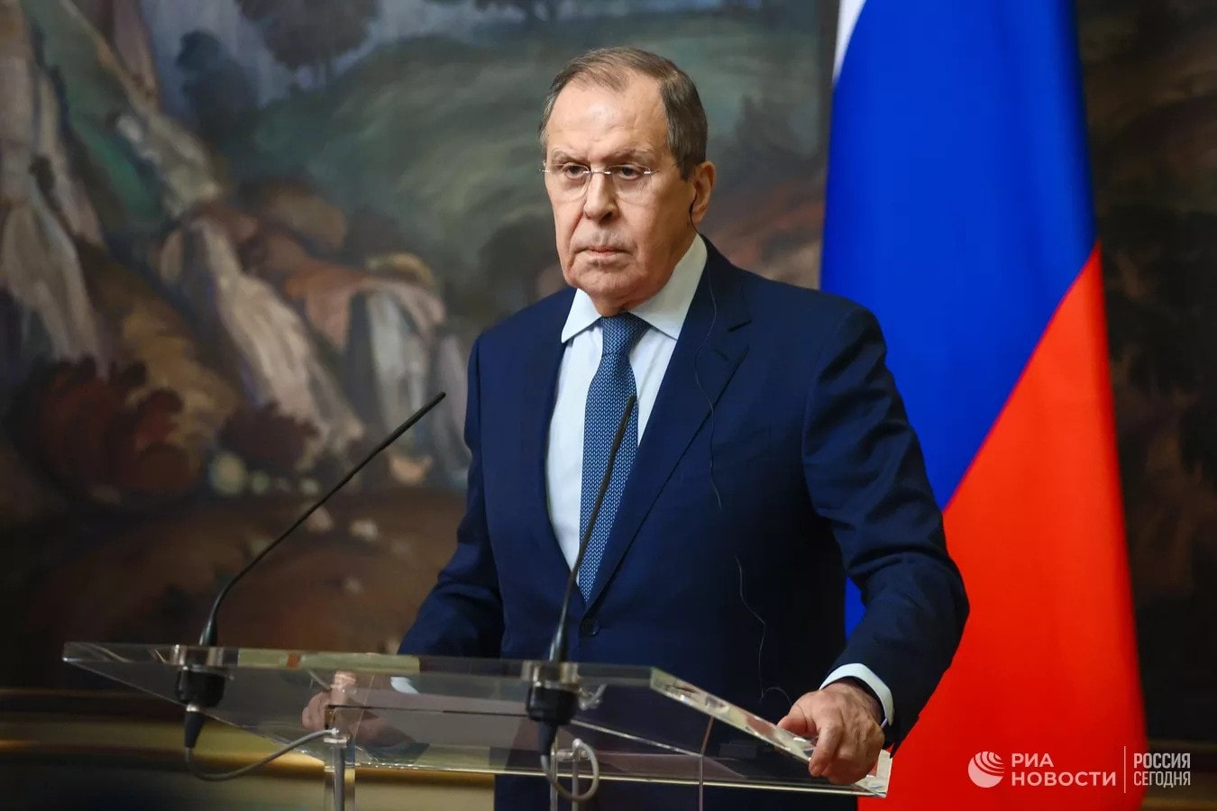 Foreign Minister Lavrov: Hundreds of US troops are stationed in Ukraine