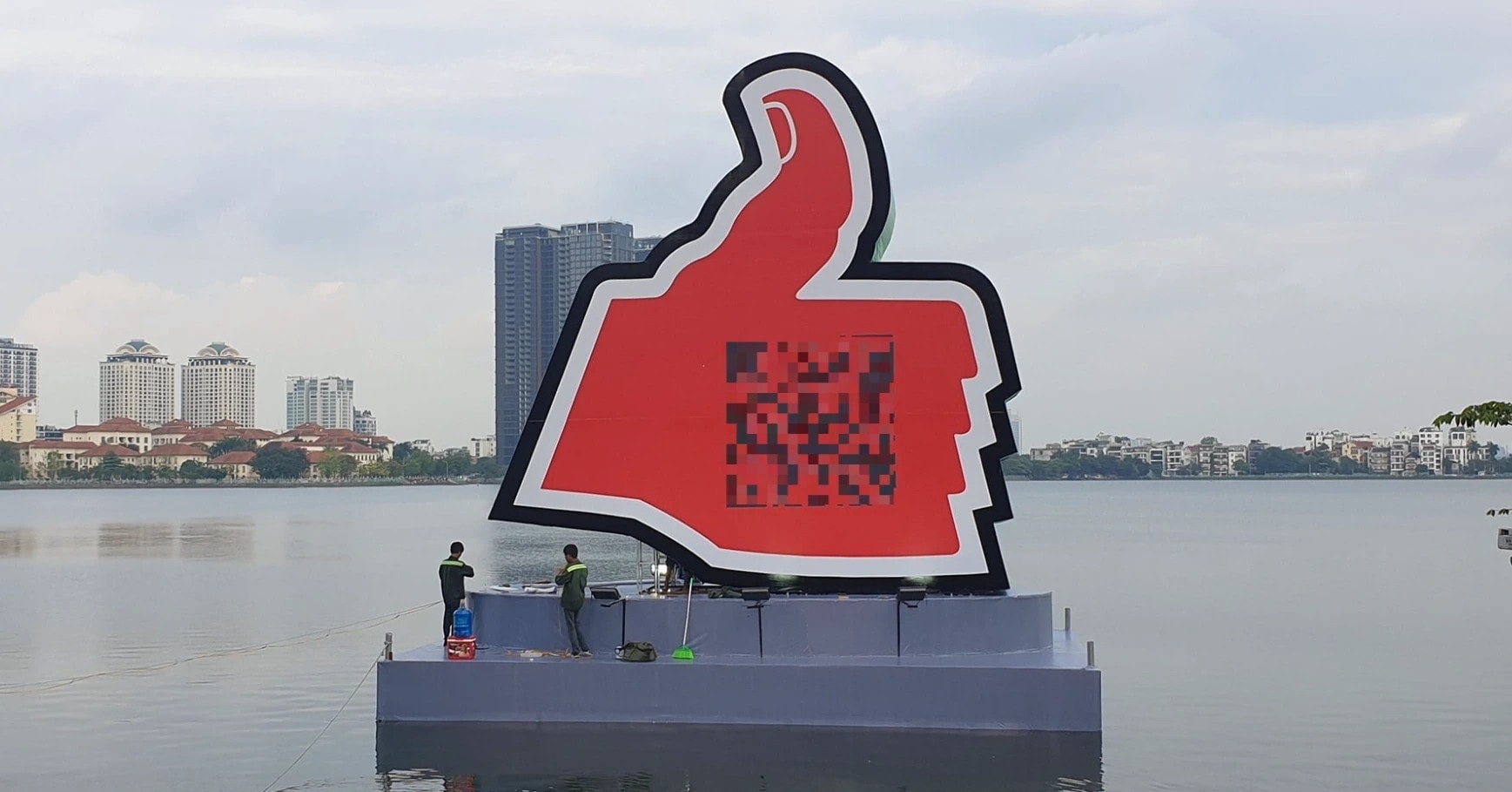 Strange check-in symbol appears at West Lake, causing controversy among ...