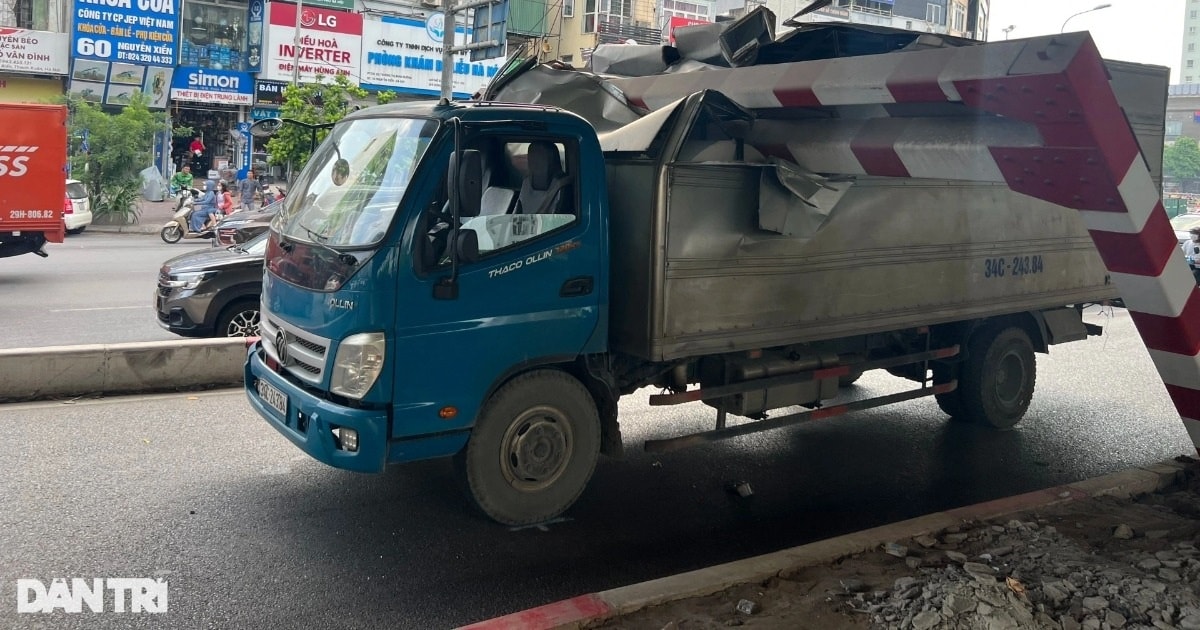 Hanói: Seguindo as instruções do Google Maps, um caminhão colide com ...