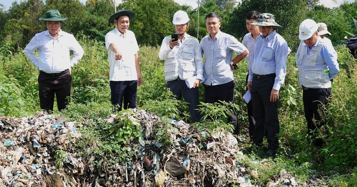 Keputusan akhir mengenai pemindahan seluruh tumpukan sampah yang ...