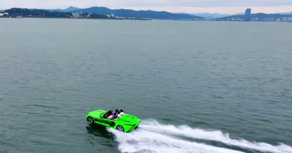 'Strange supercar' on Ha Long Bay has been brought to Hanoi