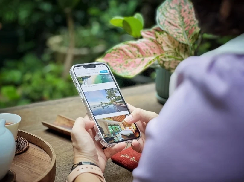 Does blue light from electronic devices age skin?