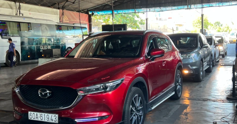 What documents are needed to register an old car near Tet?