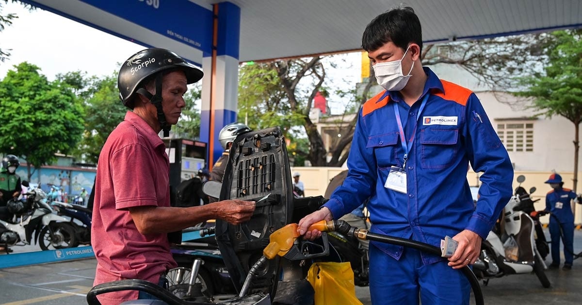 Os preços da gasolina voltam a subir, com a RON95 a aproximar-se dos 24 ...
