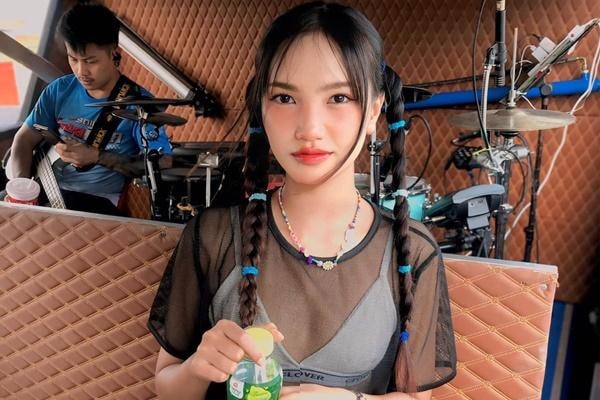 20-year-old female singer dies after neck massage