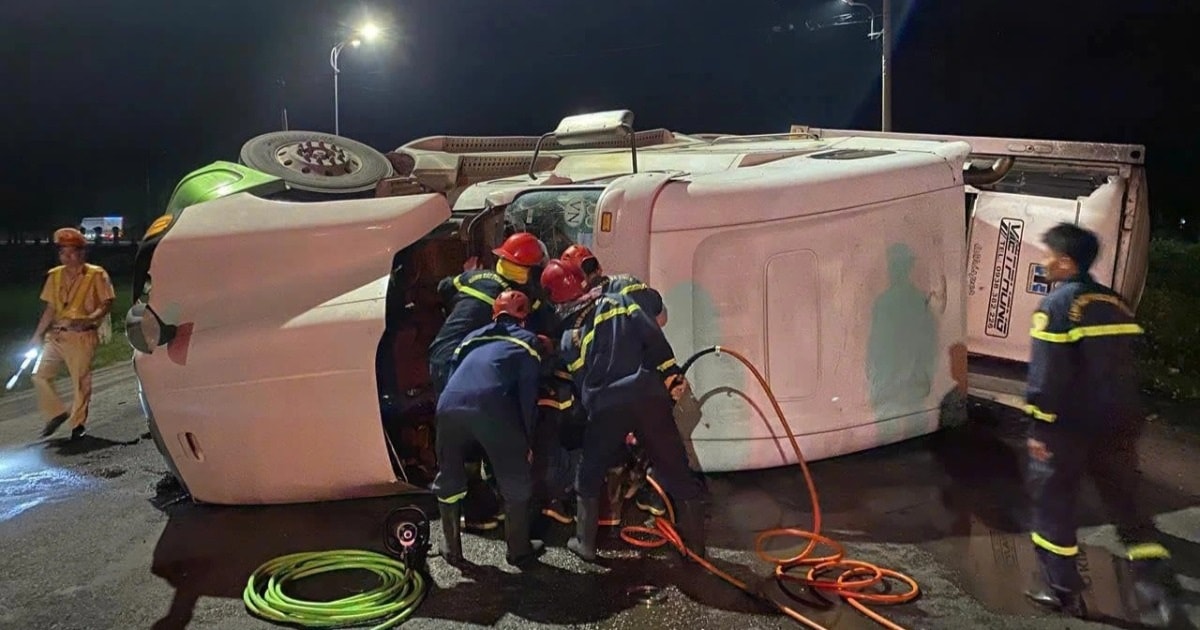 Police cut container truck cabin to save driver