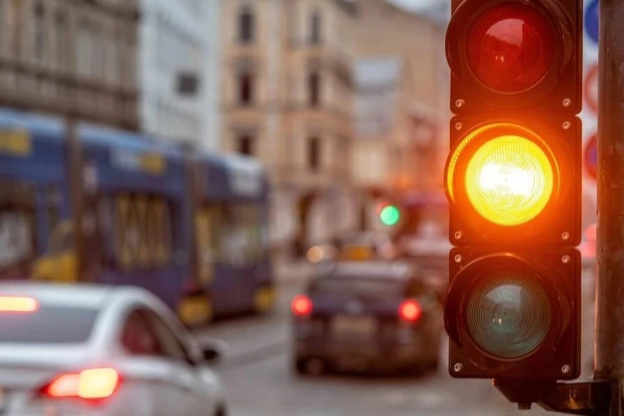 Experts reveal the formula for calculating the time the yellow light ...