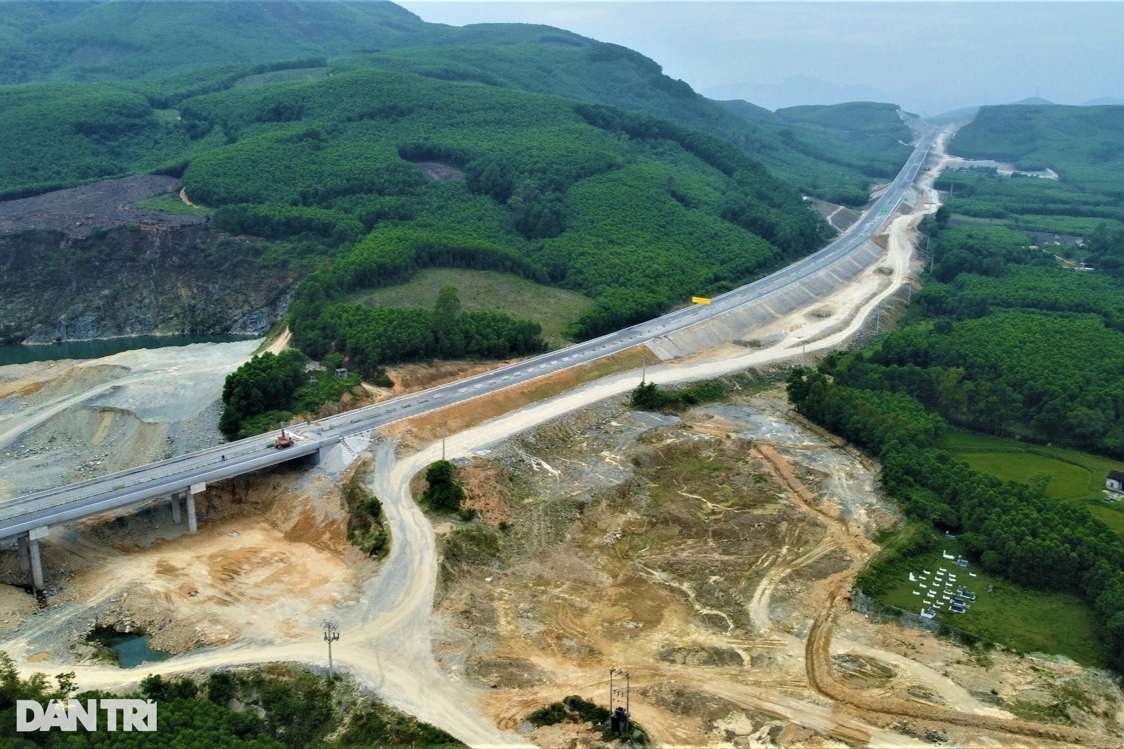 Les automobilistes peuvent désormais emprunter l'autoroute reliant ...