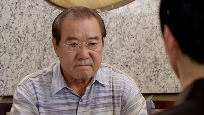 Com uma pensão de 15 milhões, fingi ser pobre e fui para a casa do meu ...