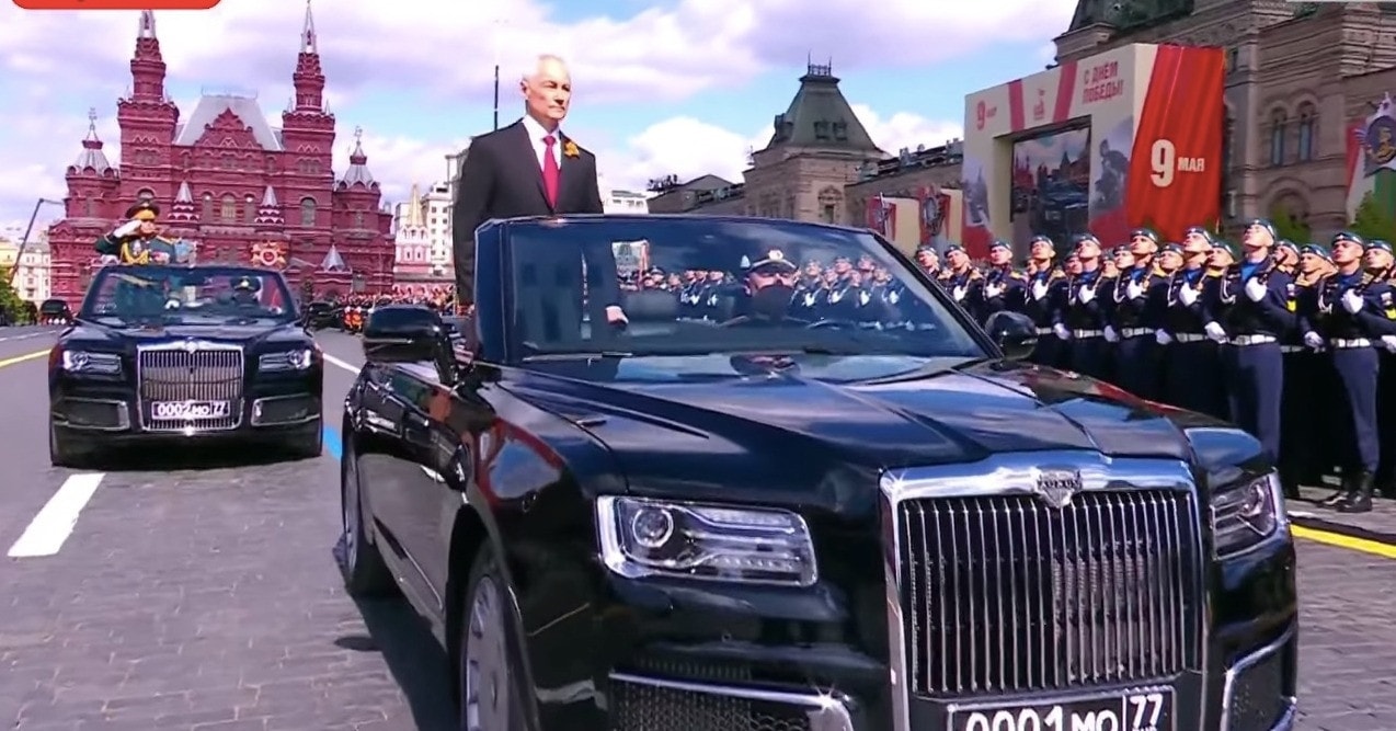 Aurus Senat: The pride of Russia appears majestically in Red Square