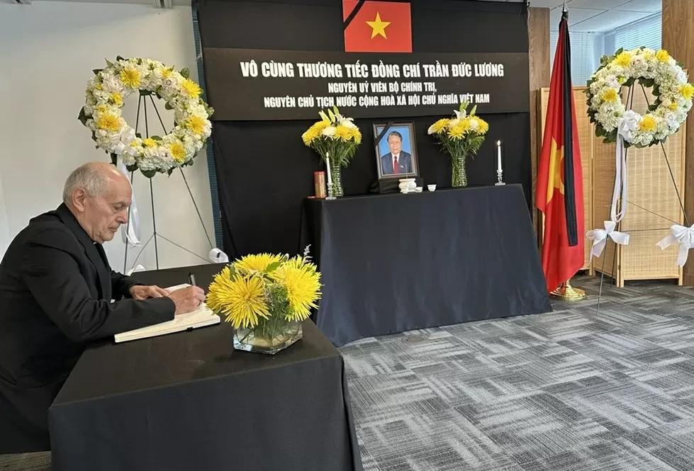 Cerimônia em memória do ex-presidente Tran Duc Luong em Nova York.