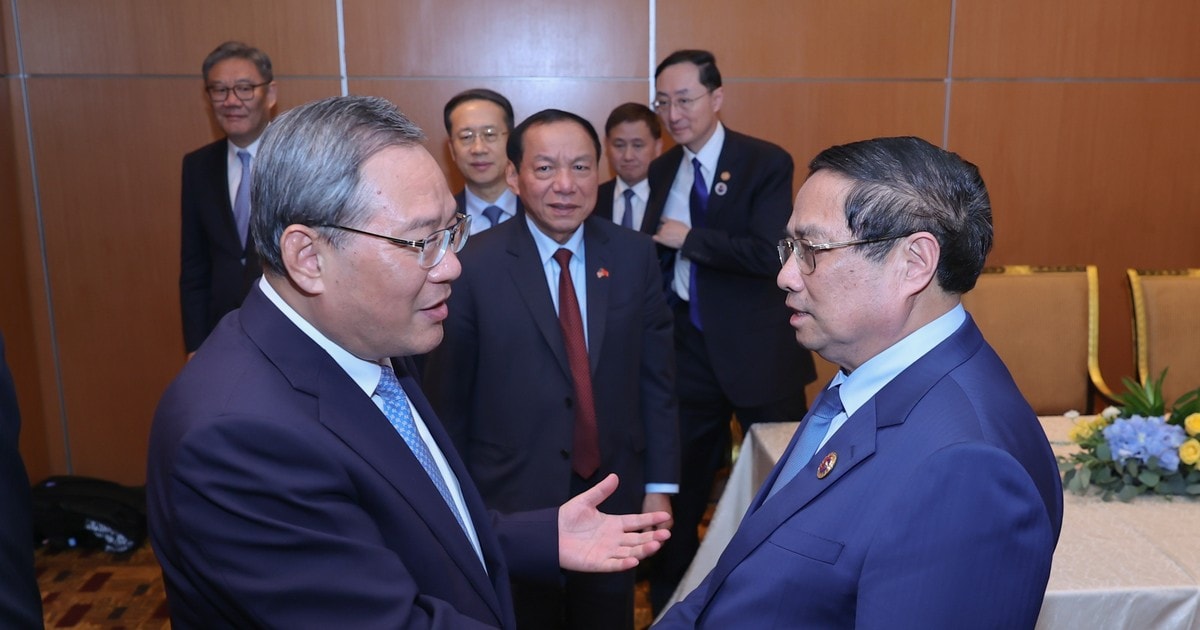 Prime Minister Pham Minh Chinh holds talks with Chinese Premier Li Qiang