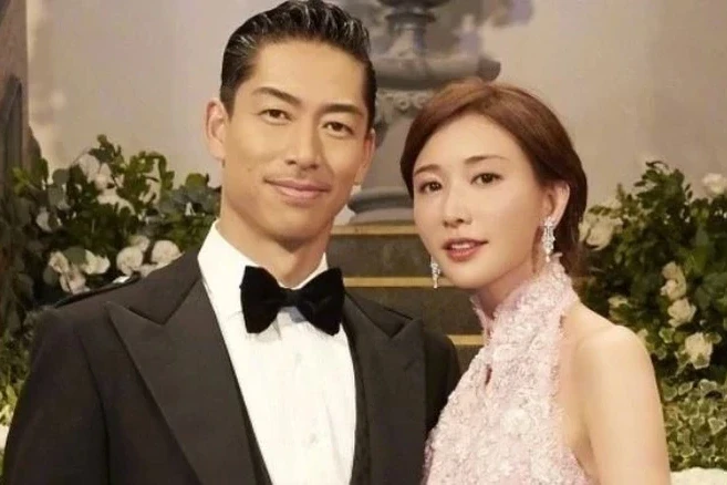 A modelo Lin Chi-ling, símbolo sexual da Índia, está envolvida em ...