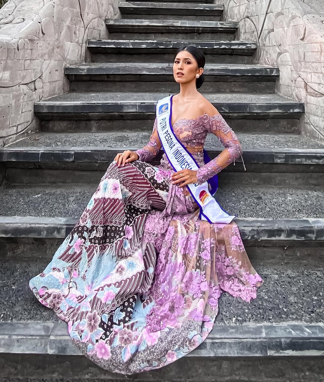 Jalan kopi di jalan kereta Hanoi dan pandangan beragam dari wisatawan ...