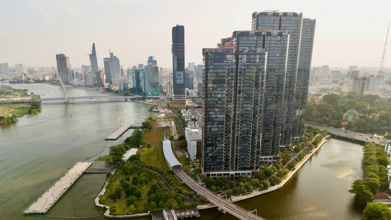 Who buys apartments priced at 100 - 600 million VND/m2?