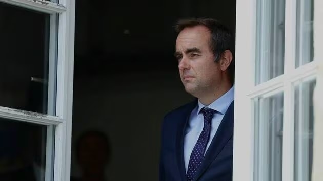 O presidente francês nomeou o ministro das Forças Armadas como novo ...