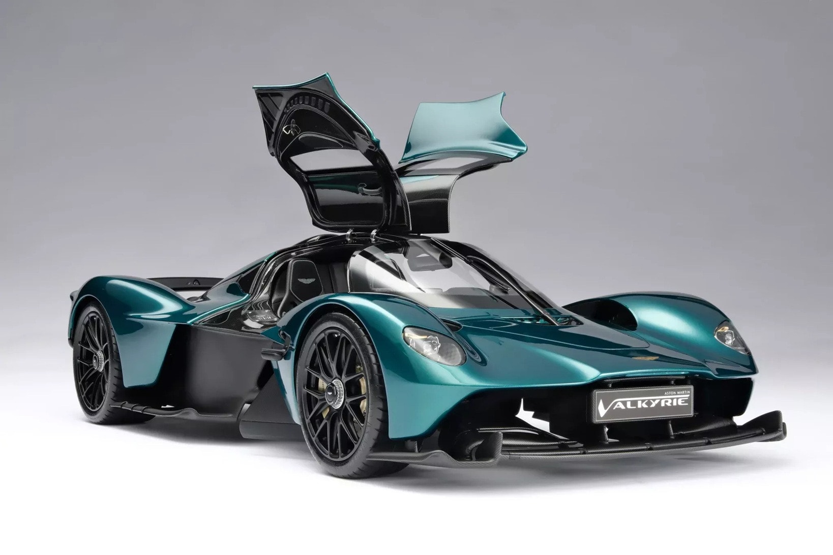 Rare Aston Martin Valkyrie supercar for sale at a surprisingly low ...