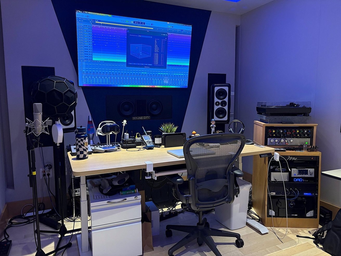 En entrant dans cette pièce, je comprends pourquoi les AirPods ont un ...