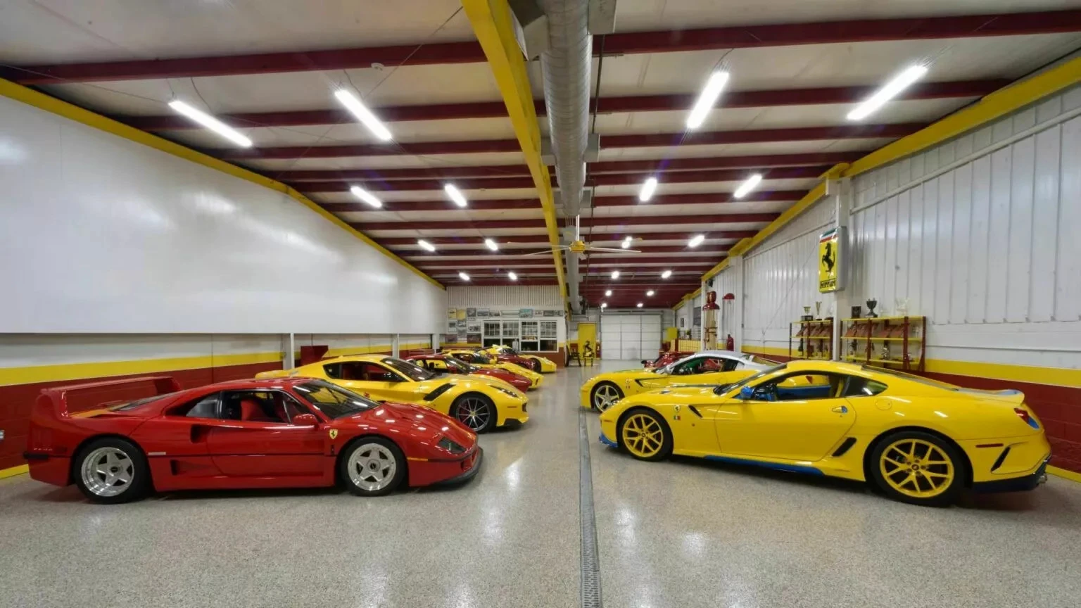 Sejumlah mobil super Ferrari yang sangat langka akan dilelang, beberapa ...