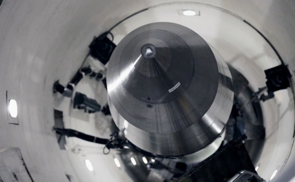 Minuteman III missile with speed of Mach 23 and range of 10,000km ...