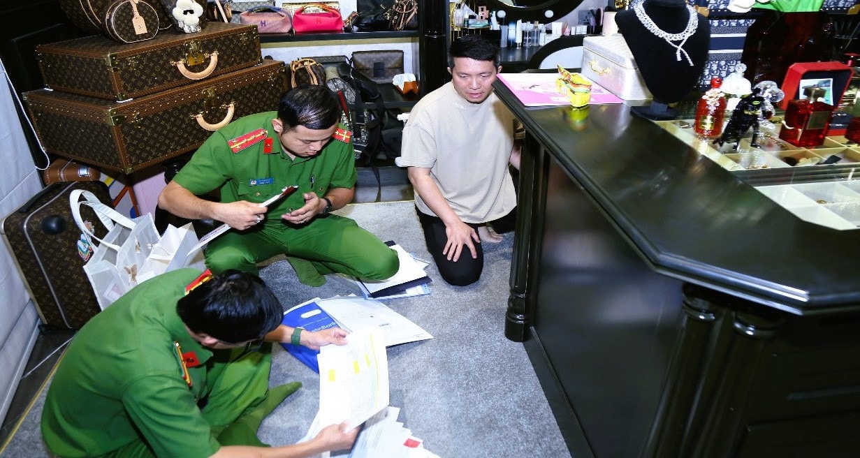 Police searched the residence of Nguyen Quoc Vu and Doan Di Bang.