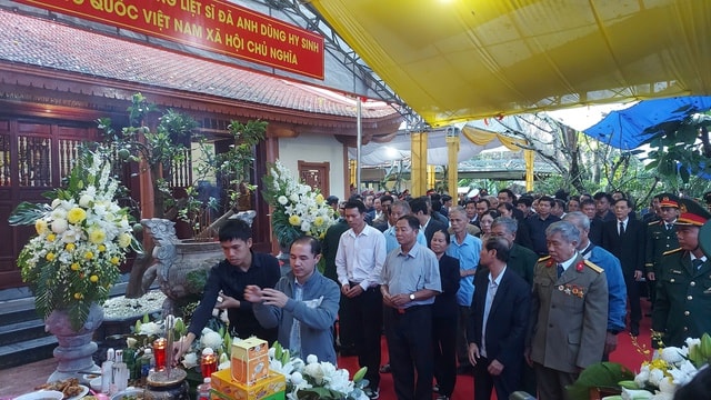 Memorial service and burial of many martyrs' remains found in the Eight ...