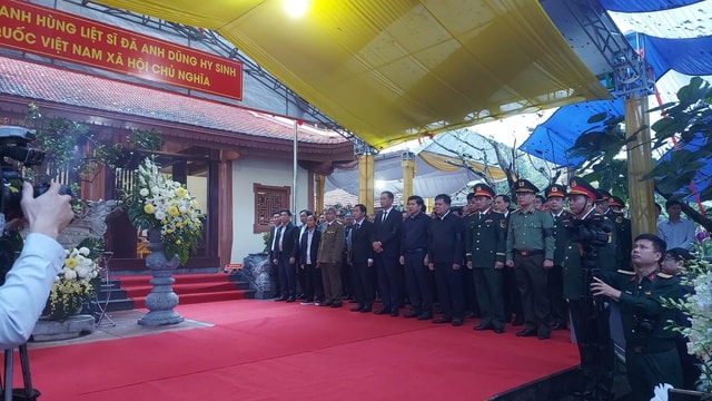 Memorial service and burial of many martyrs' remains found in the Eight ...