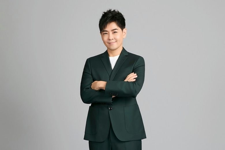 Jimmy Lin shocks with youthful appearance at age 51