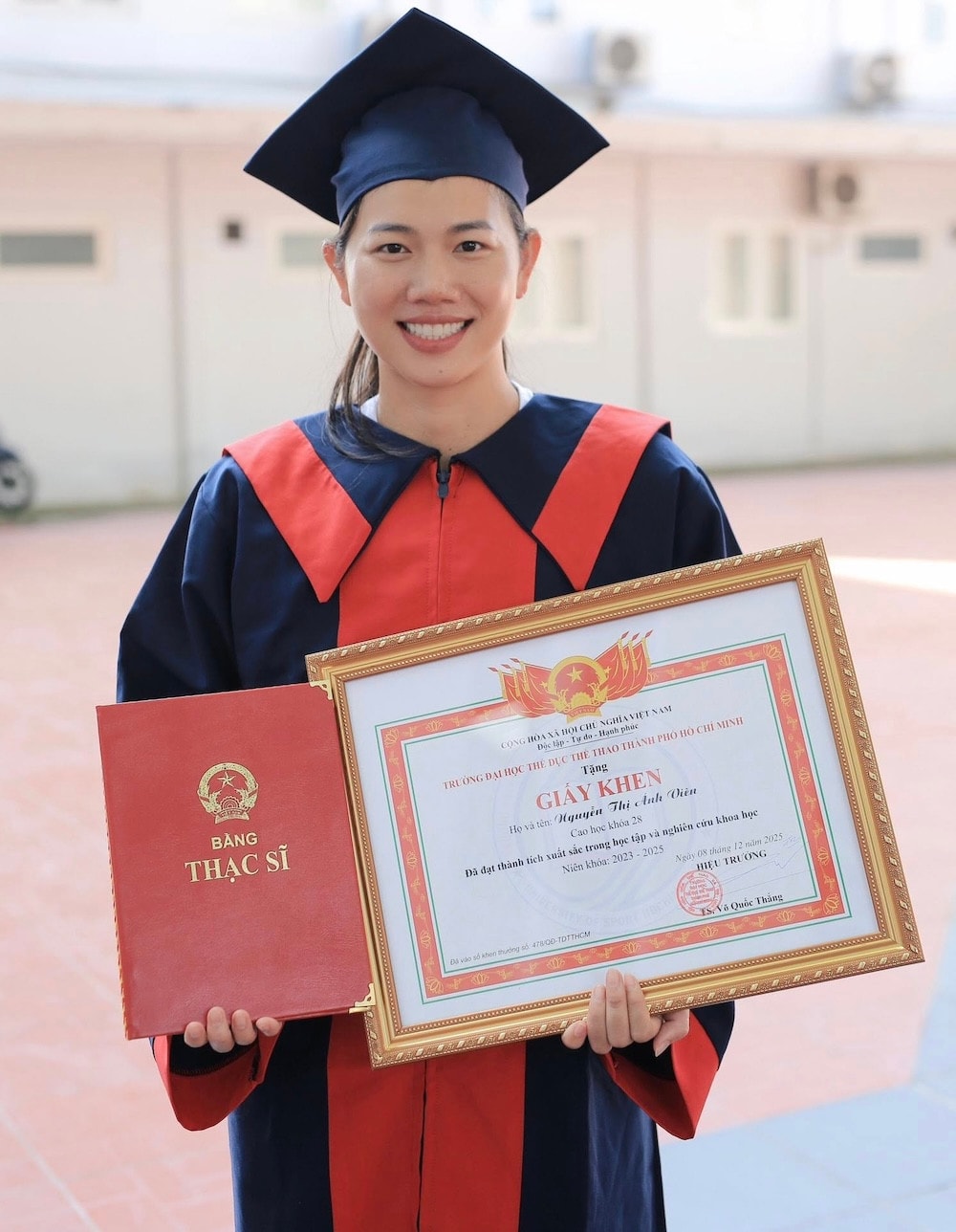 Ánh Viên se graduó con una maestría después de 3 años de estudio.