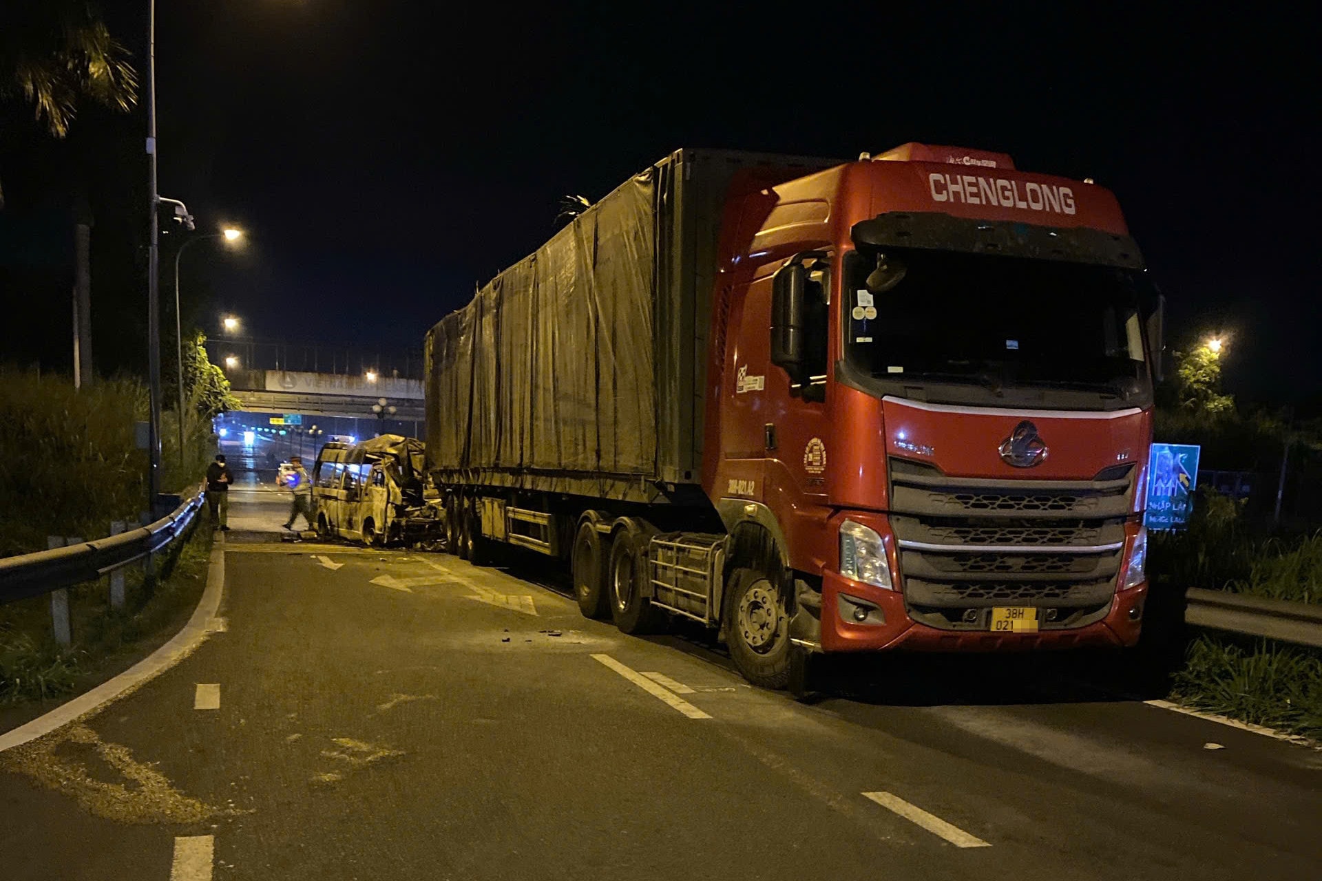 Parking on the highway: One wrong step, and you could lose your life.
