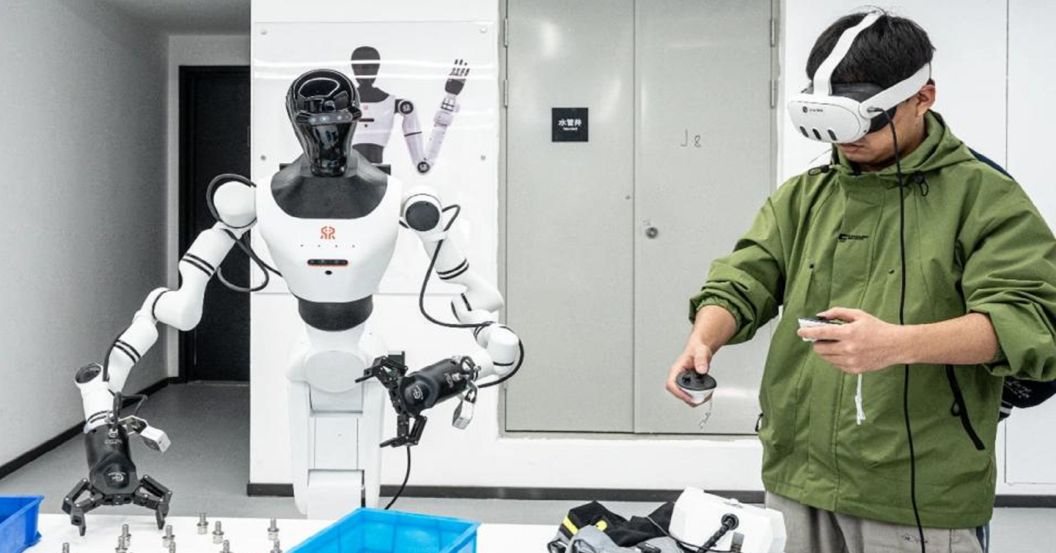 Inside a Chinese training school for humanoid robots that can load and ...