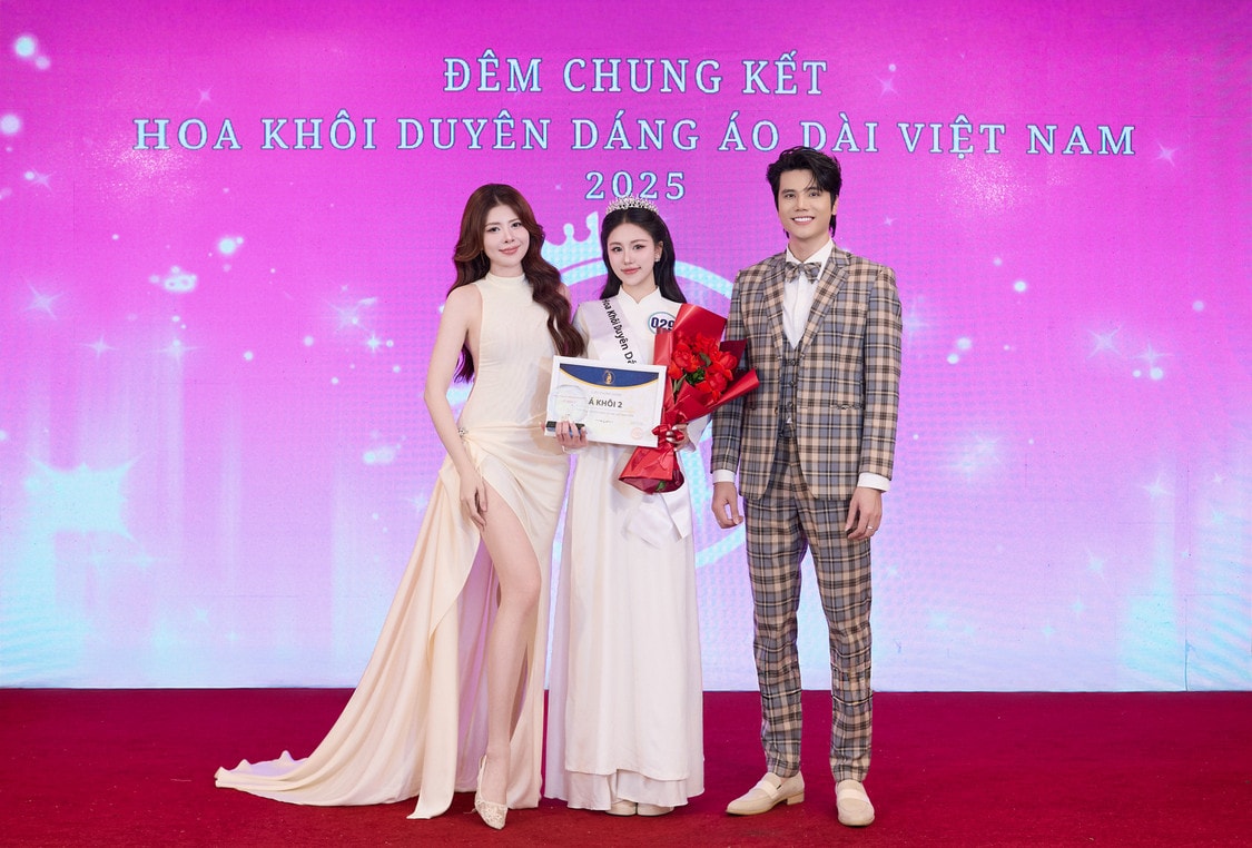 Nhan sắc trong trẻo của Á khôi Duyên dáng áo dài Việt Nam 2025