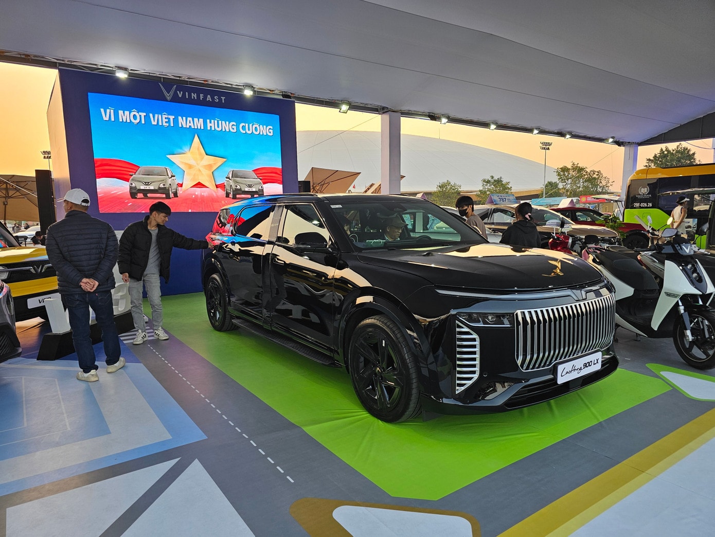 A series of electrified vehicles stand out at the Vietnam Mobility ...