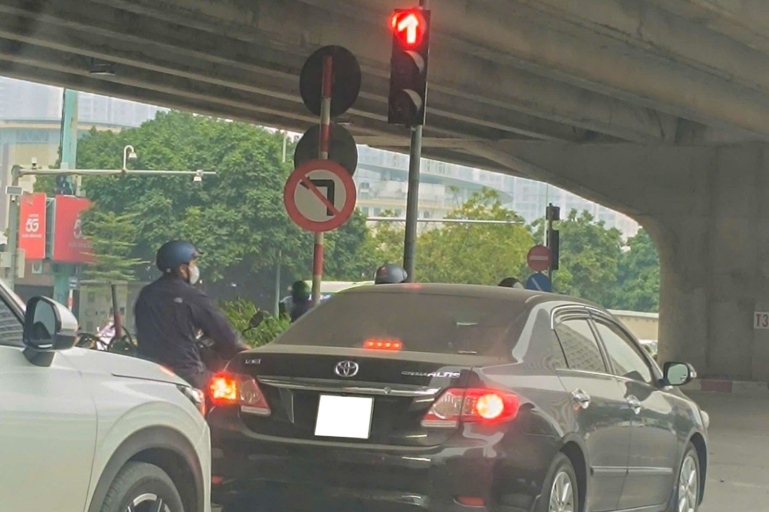 At a traffic light with a straight-ahead arrow, is a car allowed to ...