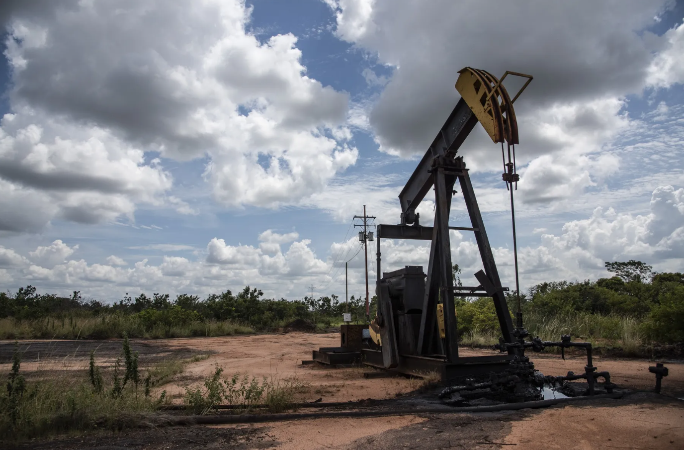 Sitting atop the world's largest oil reserve, why does Venezuela still ...