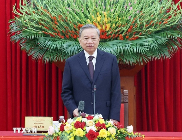 O Politburo emitiu uma resolução sobre o desenvolvimento da economia ...