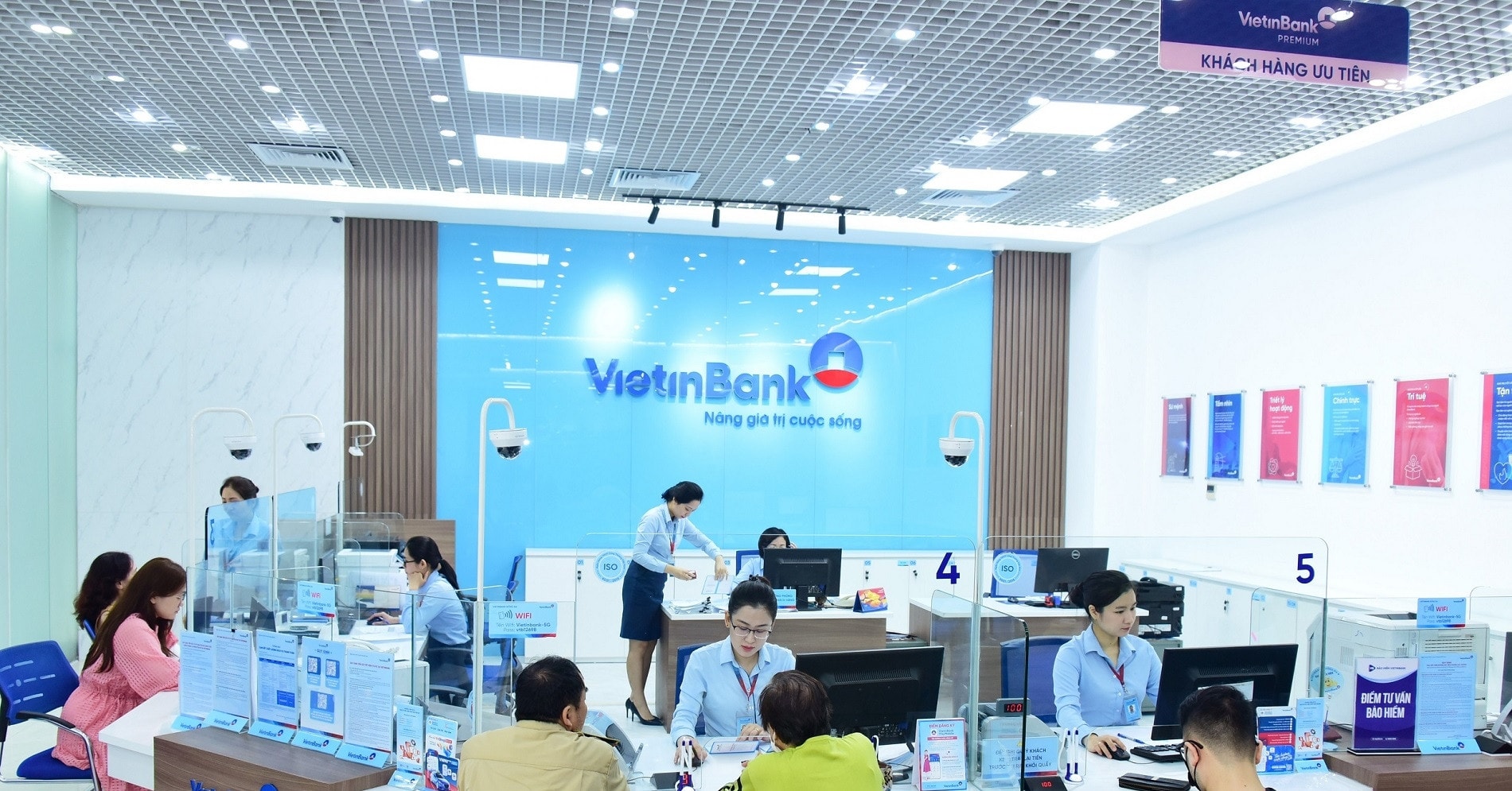 Loạt ngân hàng báo lãi lớn, Sacombank hụt hơi