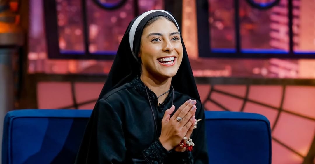 Hoa hậu từ bỏ sự nghiệp người mẫu, làm nữ tu ở tuổi 18