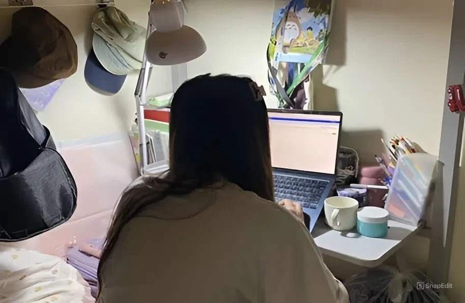 The 'toxic positive energy' of young people at the end of the year.