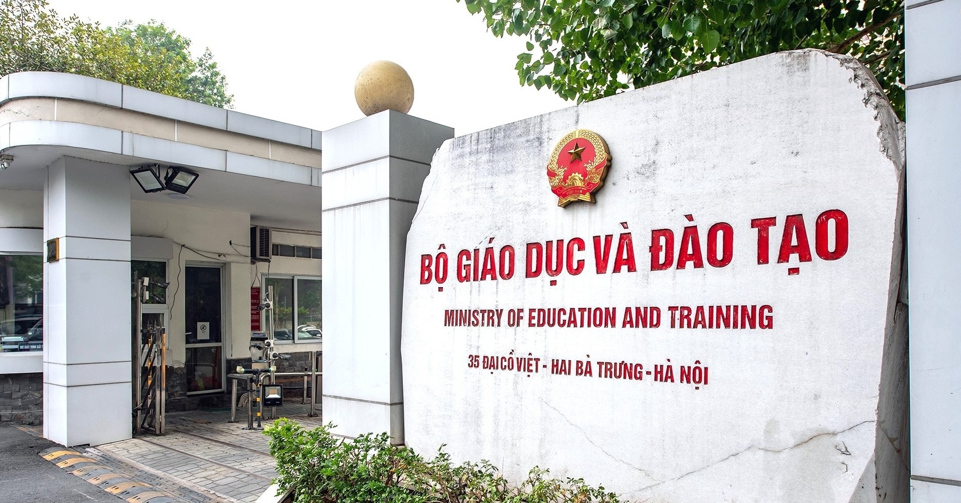 O Ministério da Educação e Formação proíbe estritamente o uso de fundos ...