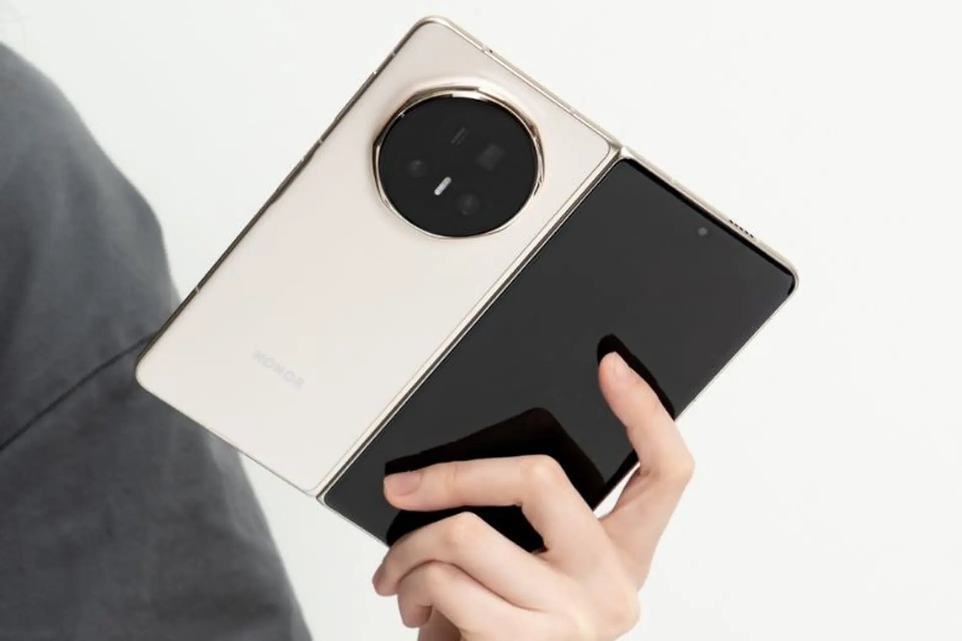 テクノロジーニュースまとめ 25/1: Google フォトがパーソナライズされたミームの作成機能を開始。