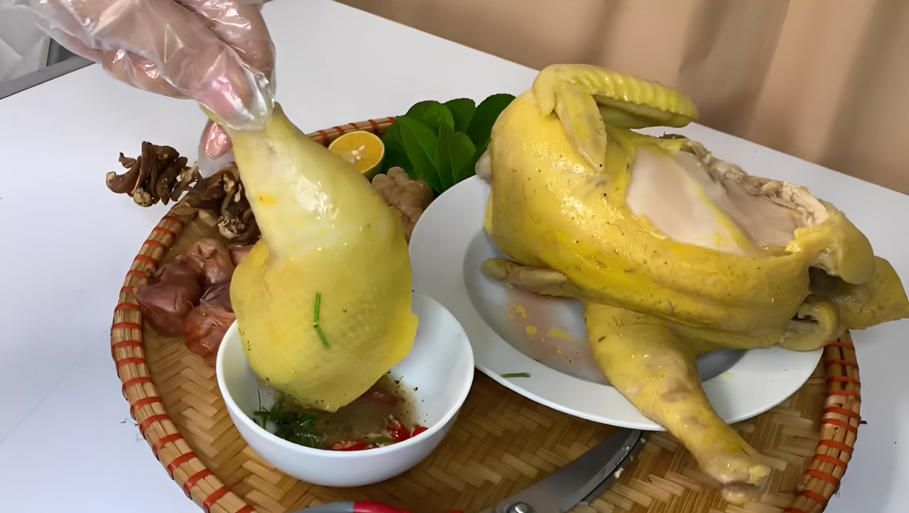 Tiền vệ tuyển U23 Việt Nam mê một món trong mâm cơm Tết, thích về nhà ...