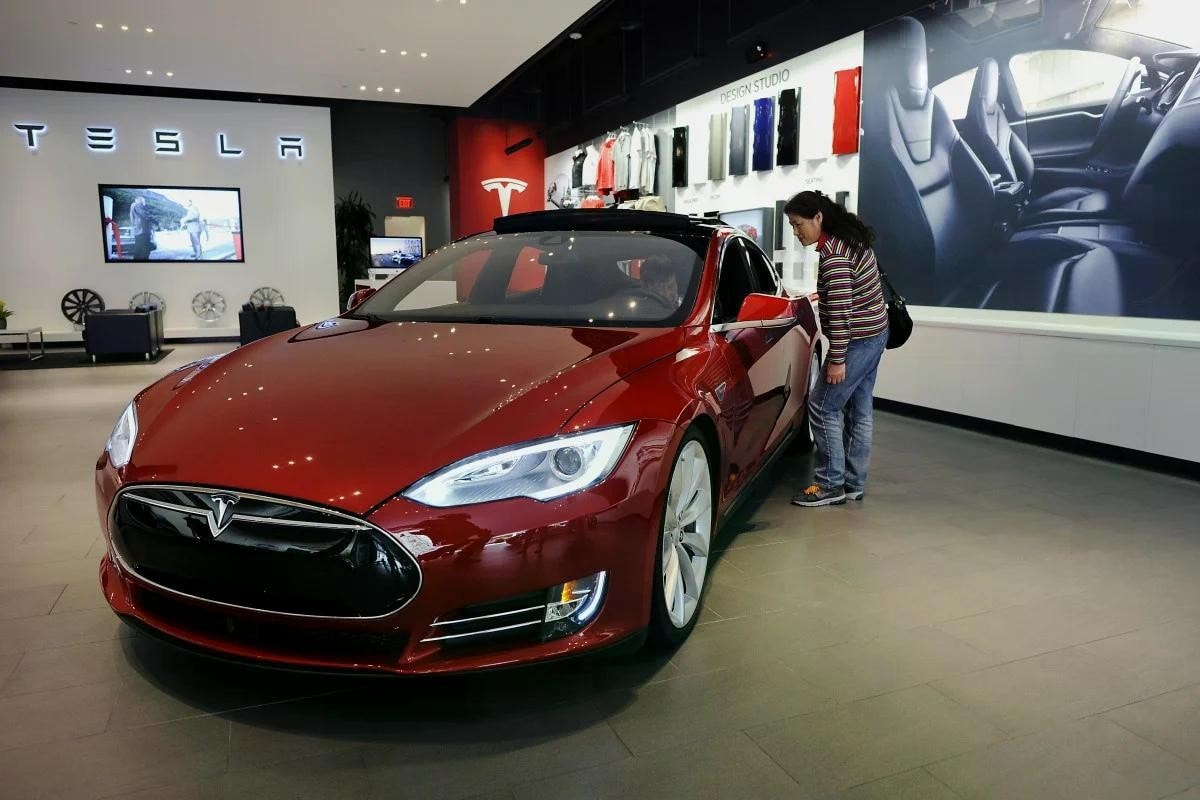 Tesla electric cars are being quoted double the price of a battery ...