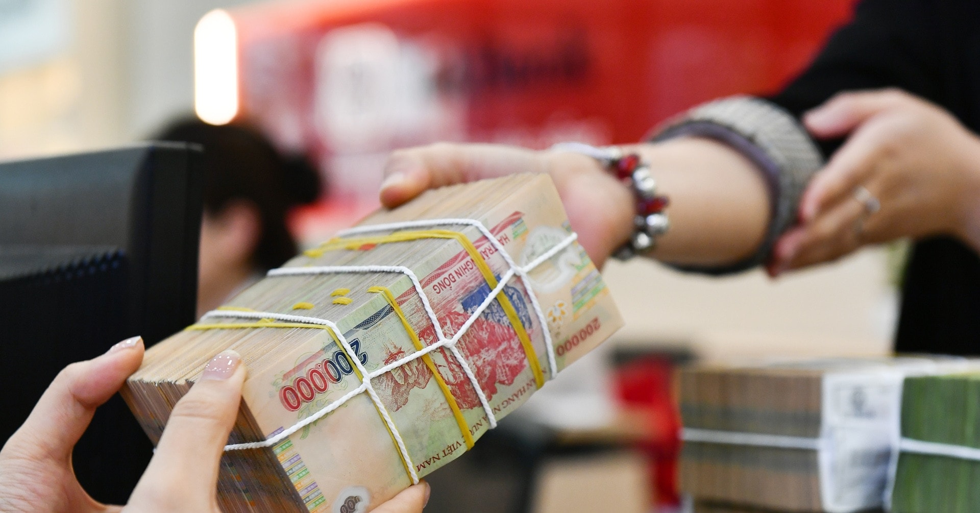 Bank interest rates today, January 28, 2026: Banks hastily lower ...